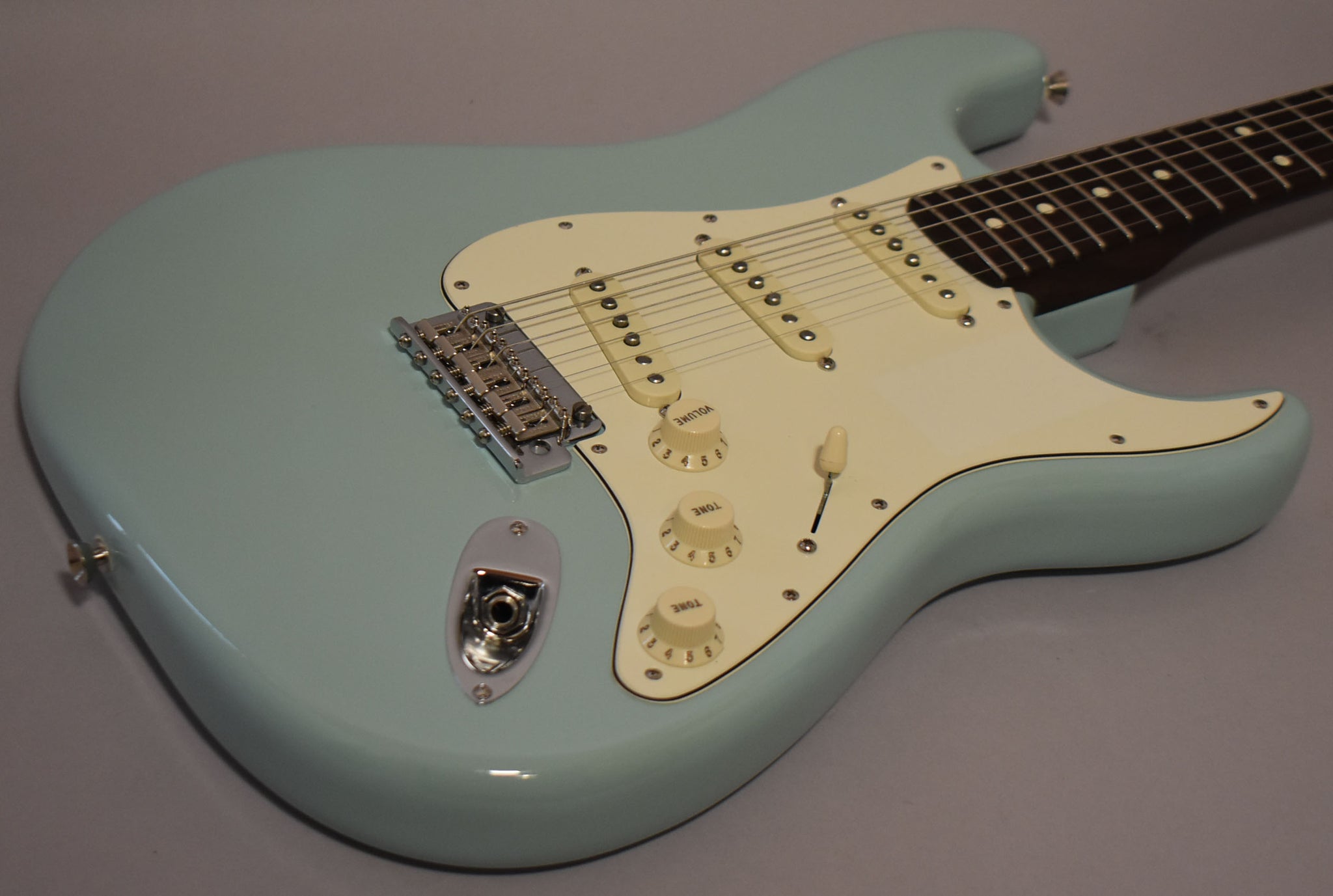 2017 Fender Limited Edition American Pro Stratocaster Daphne Blue w/OH ...